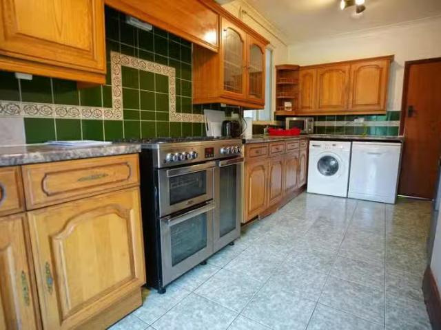 Cozy 3 BA 6 bedroom house for rent in Westfield Drive, Loughbo.