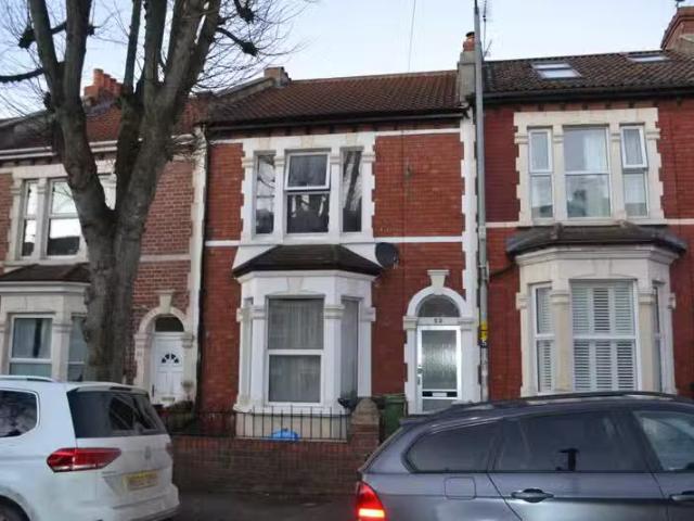 Cheap 3 BA 6 bedroom terraced house for rent in Freemantle Roa.
