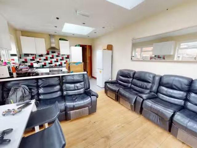 Unique 3 BA 8 bedroom house for rent in 140 Bournbrook Road, S.