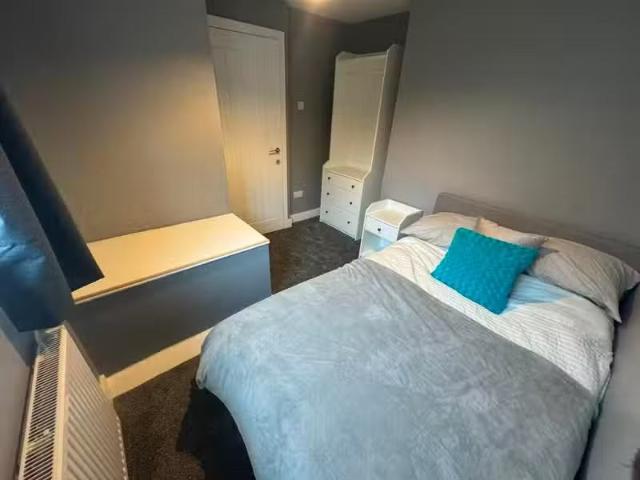 Rental! 3 BA 1 bedroom house share for rent in Ozleworth, Bris.