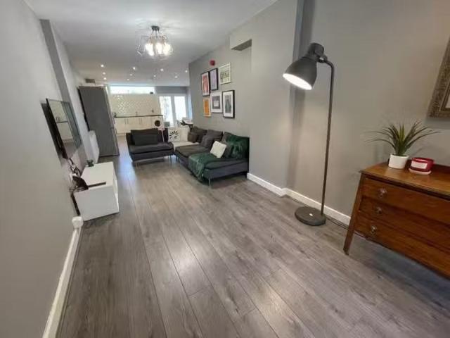 Nice 3 BA 2 bedroom house share for rent in Pownall Square, L3.