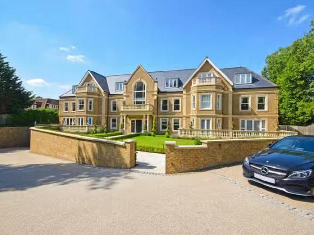 Nice 3 BA 3 bedroom apartment for rent in birdfosters Road, Ha.