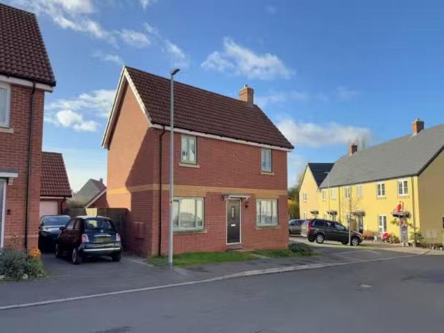 Just in! 3 BA 3 bedroom detached house for rent in Red Admiral.