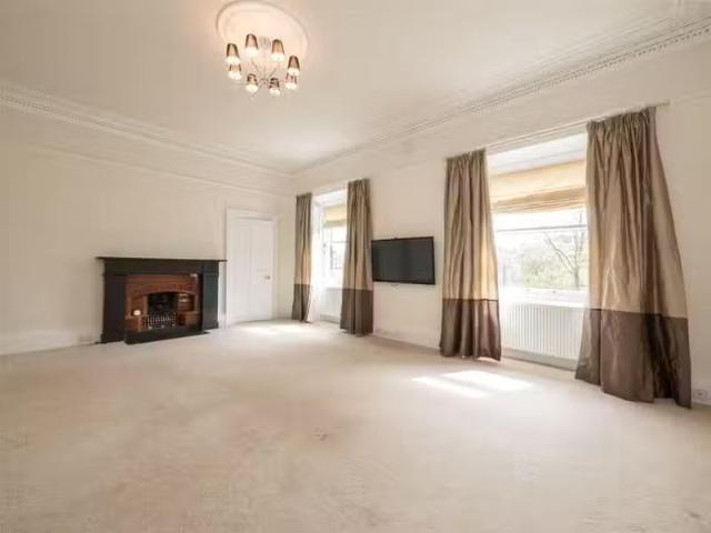 Cozy 3 BA 3 bedroom flat for rent in Moray Place, Edinburgh, EH3