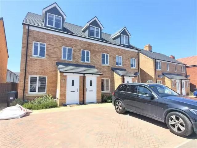 Charming 3 BA 3 bedroom house for rent in Ghent Field Circle.