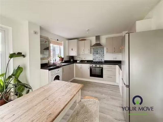 Cozy 3 BA 3 bedroom Semi Detached House to rent, Bennett Close.