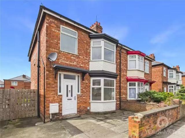 Just in! 3 bedroom Mid Terrace House to rent, Park Lane, Darli.