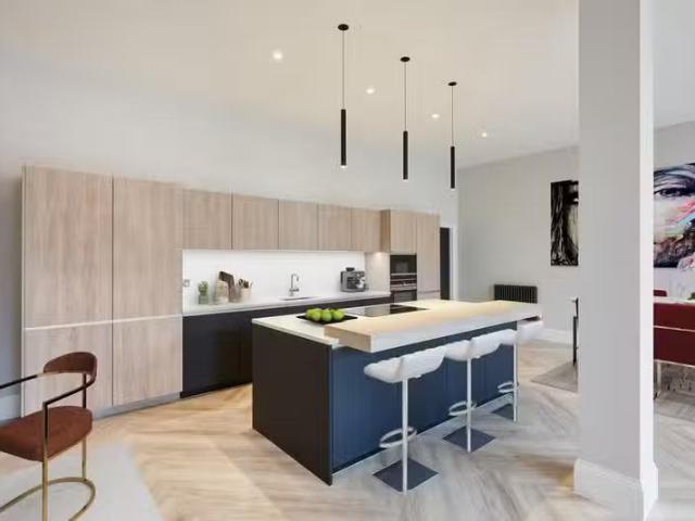 Cheap 3 bedroom apartment for rent in 101 Bath Street, Birming.