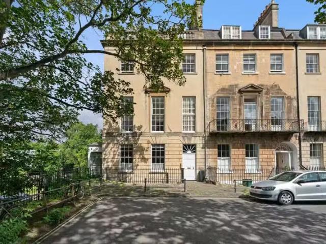 Rental! 3 bedroom apartment for rent in Flat 4, Green Park, Ba.