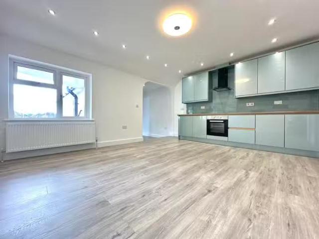 Cozy 3 bedroom apartment for rent in Stratford Road, Hall Gree.
