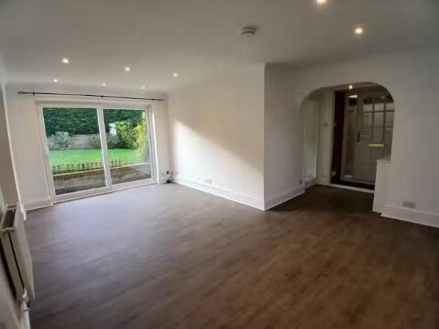 Just in! 3 bedroom detached bungalow for rent in Orchard Close.