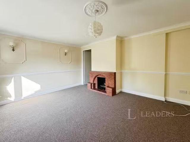 Cheap 3 bedroom detached house for rent in Oakham Close, B98 7.