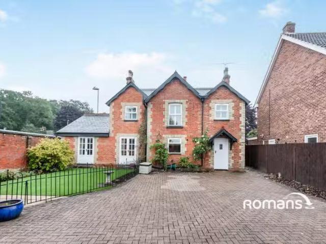 New 3 bedroom detached house for rent in Aldershot Road, Churc.