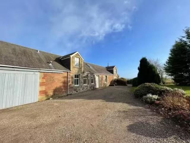 New 3 bedroom detached house for rent in Craigengaw, Upper Urq.