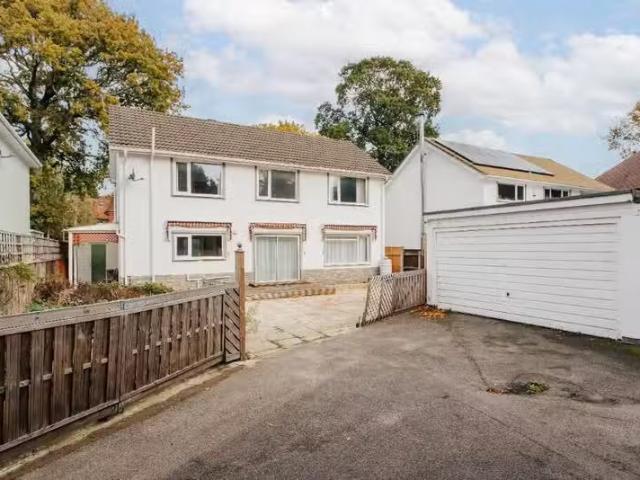 Charming 3 bedroom detached house for rent in Wimborne Road, B.