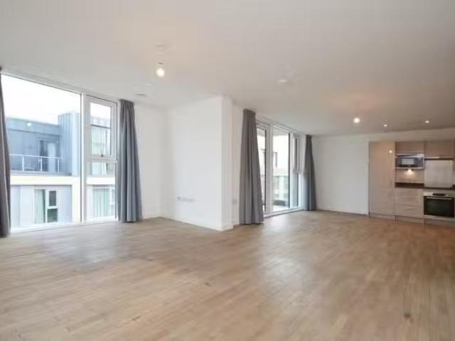 Deal! 3 bedroom flat for rent in Flat 52 Braid House, Redcliff.
