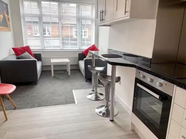 Rental! 3 bedroom flat for rent in Student/ Sharer Three Doubl.