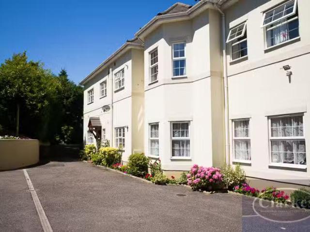 Rental! 3 bedroom flat for rent in Regency Court, Bournemouth.