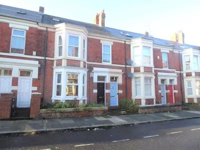 For Rent! 3 bedroom Flat to rent, Deuchar Street, Newcastle up.