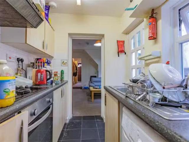 Unique 3 bedroom house for rent in Gleave Road, Selly Oak, Bir.