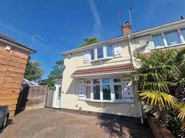 Rental! 3 bedroom house for rent in Rodbourne Road, Harbourne.