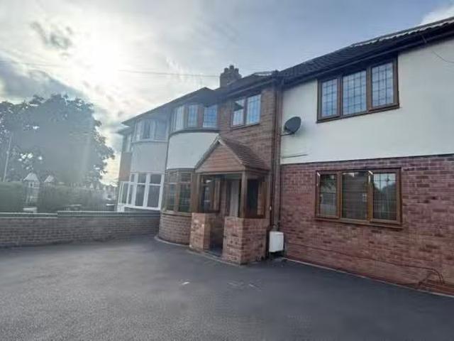 Nice 3 bedroom house for rent in Trysull Avenue, Birmingham. B.