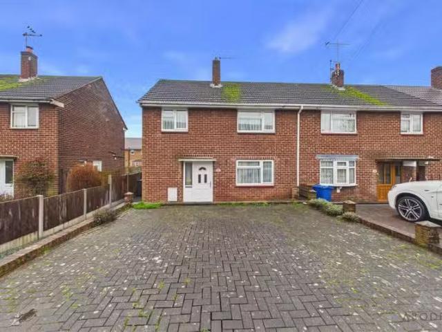 Rental! 3 bedroom semi detached house for rent in Masefield Cr.