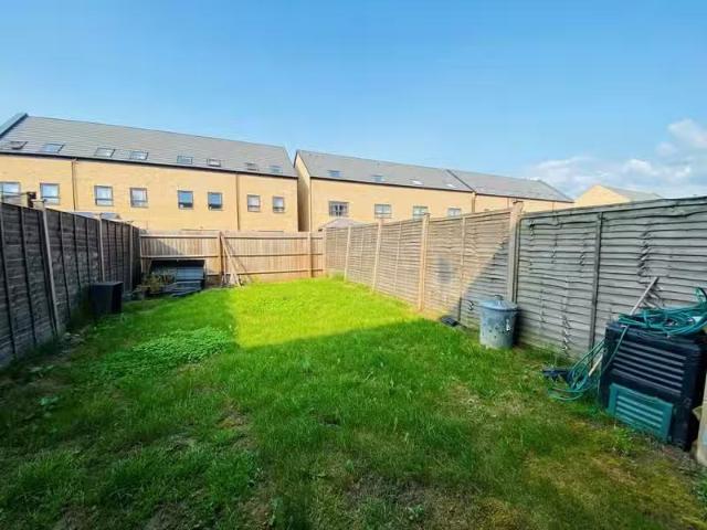 Deal! 3 bedroom semi detached house for rent in St. Lukes Road.