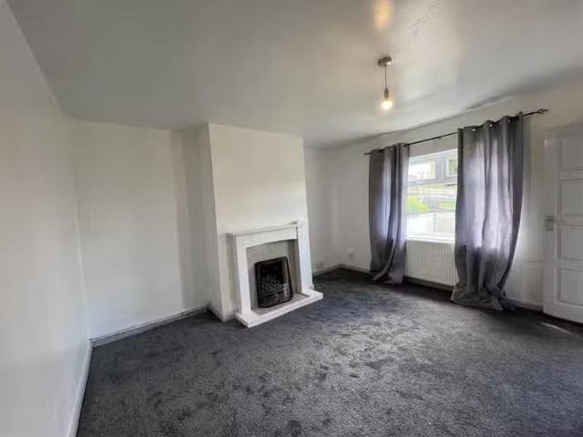 Nice 3 bedroom semi detached house for rent in Woodhouse Avenu.