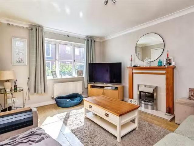 Rental! 3 bedroom Semi Detached House to rent, Pooler Close, W.