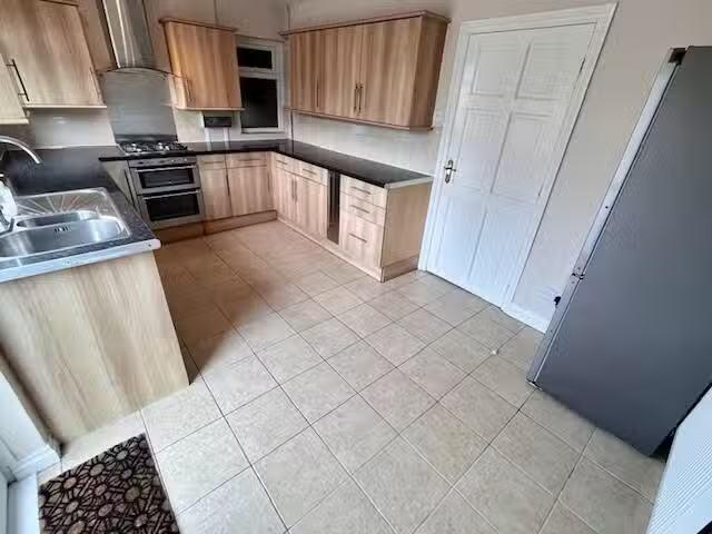 Rental! 3 bedroom terraced house for rent in Springcroft Road.