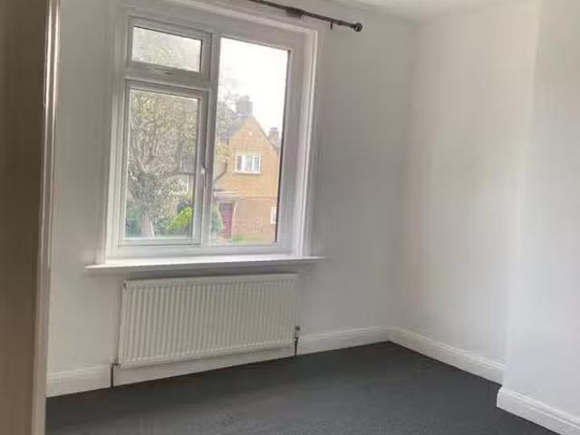 Charming 3 bedroom terraced house for rent in The Gardens, Sou.
