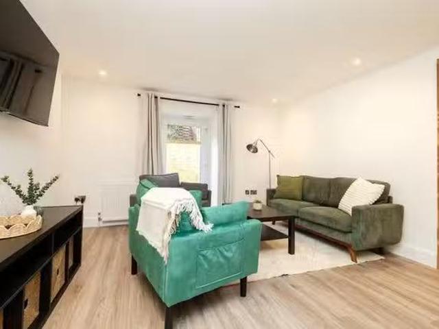 Deal! 3 BR Torphichen Street