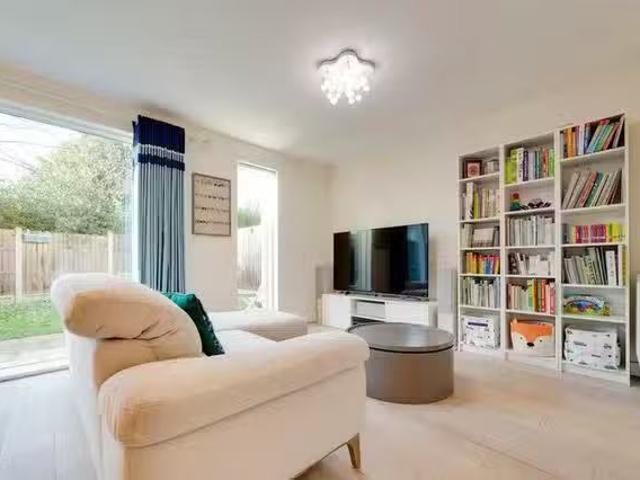 Just in! 3 BR Austin Drive