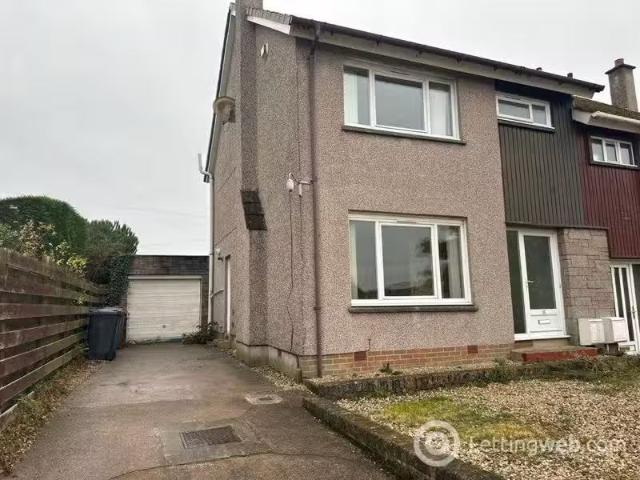 Nice 3 BR Property to rent in Morar Place, Dundee