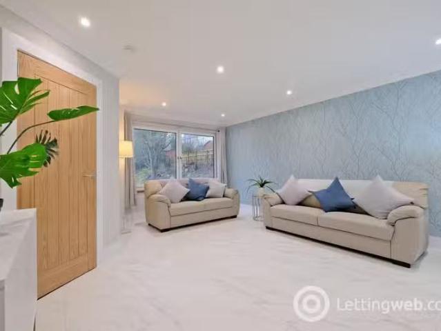Cheap 3 BR Property to rent in Bridge Street, Woodside, Aberde.