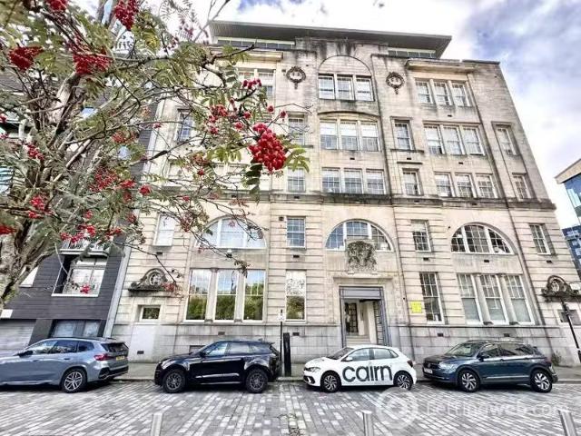 Unique 3 BR Property to rent in College Street, Merchant City.