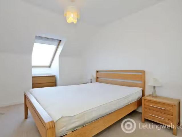 Charming 3 BR Property to rent in Erroll Street, City Centre.
