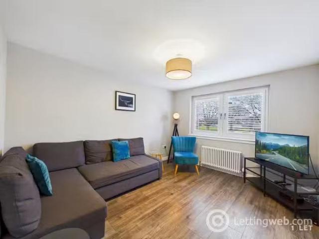 Unique 3 BR Property to rent in Saughton Road, Saughton, Edinb.