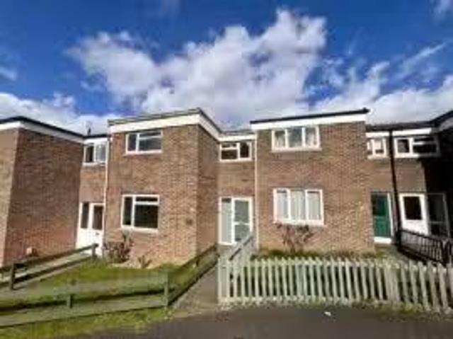 New 3 BR Property & Houses to Rent: Dryden Close, Basingstoke.