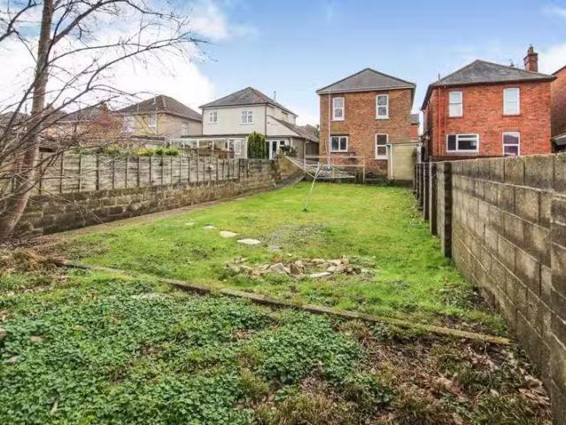 Charming 1 BA 4 bedroom detached house for rent in Green Road.