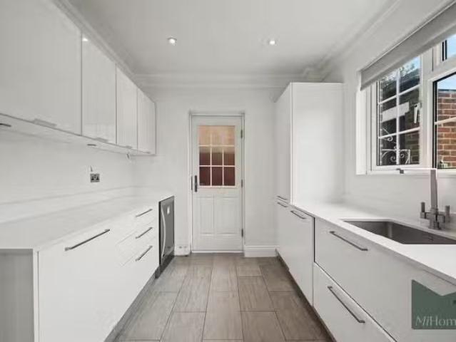 Rental! 1 BA 4 bedroom detached house for rent in Pine Grove.