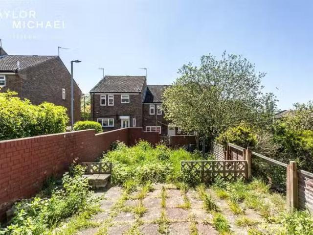 Nice 1 BA 4 bedroom end of terrace house for rent in Newhaven.