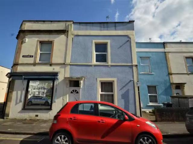 Nice 1 BA 4 bedroom house for rent in Goodhind Street, Bristol.