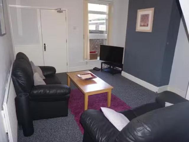 Charming 1 BA 4 bedroom house for rent in Milner Road 4 bed.
