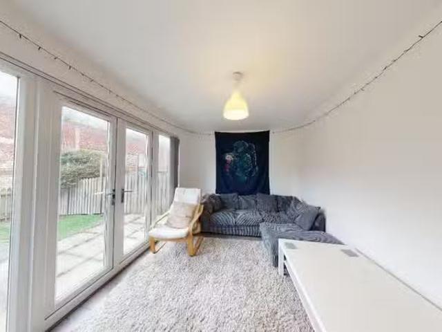Deal! 1 BA 4 bedroom house for rent in Stanza Court, Liverpool.