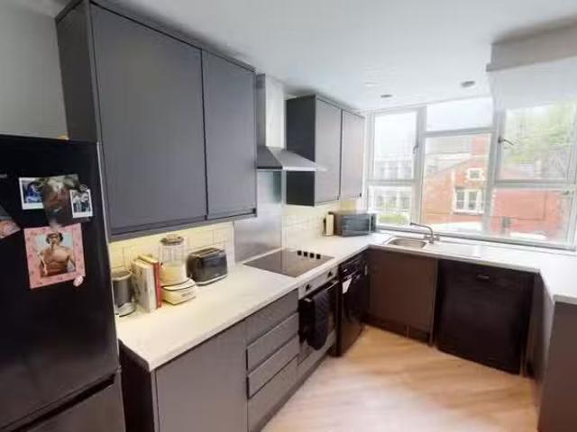 Unique 1 BA 4 bedroom house for rent in Park Street, Bristol.