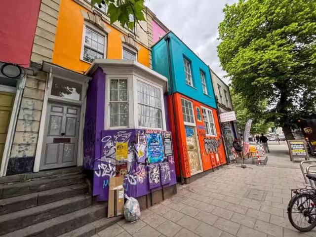 Cheap 1 BA 4 bedroom maisonette for rent in Stokes Croft, Stok.