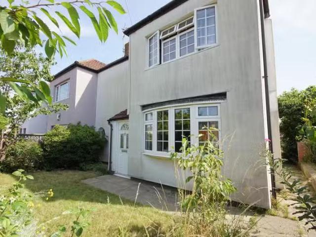 Nice 1 BA 4 bedroom semi detached house for rent in The Mead.