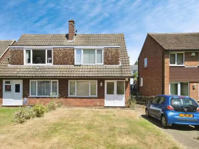 Charming 1 BA 4 bedroom semi detached house for rent in Westga.